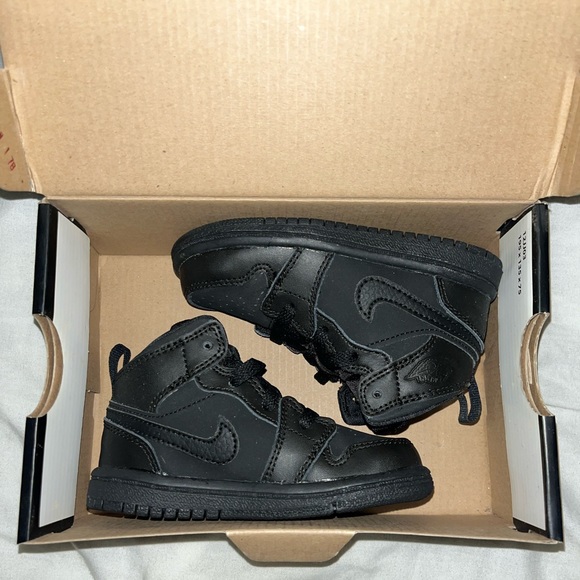 Jordan | Shoes | New Jordan Mid Triple Black 6c | Poshmark